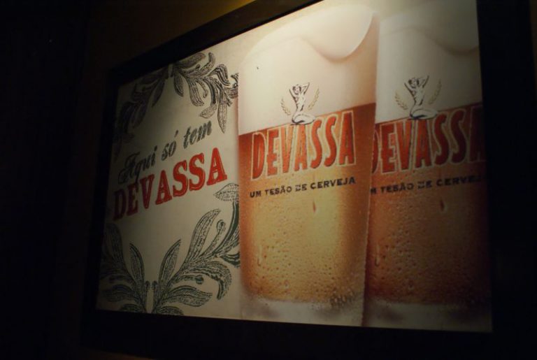 Cervejaria Devassa - Fachada, Letra Caixa, Quadros e Neon - Comunicação ...