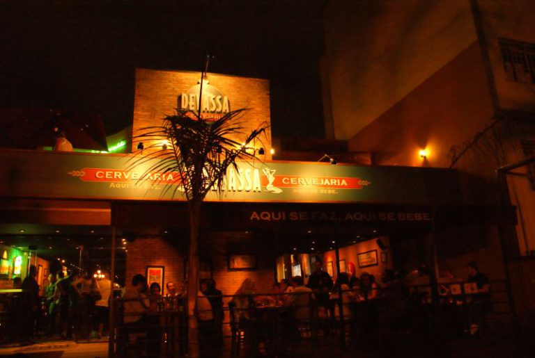 Cervejaria Devassa - Fachada, Letra Caixa, Quadros e Neon - Comunicação ...