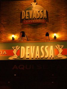 Cervejaria Devassa - Fachada, Letra Caixa, Quadros e Neon - Comunicação ...