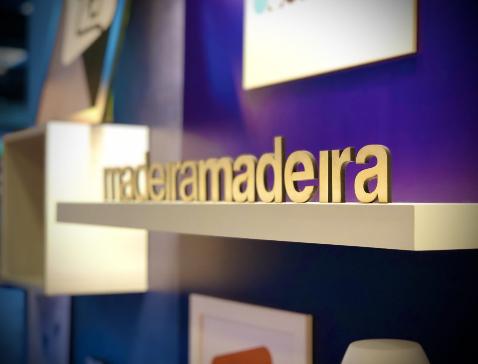 Madeira Madeira - Comunicação Visual em Curitiba