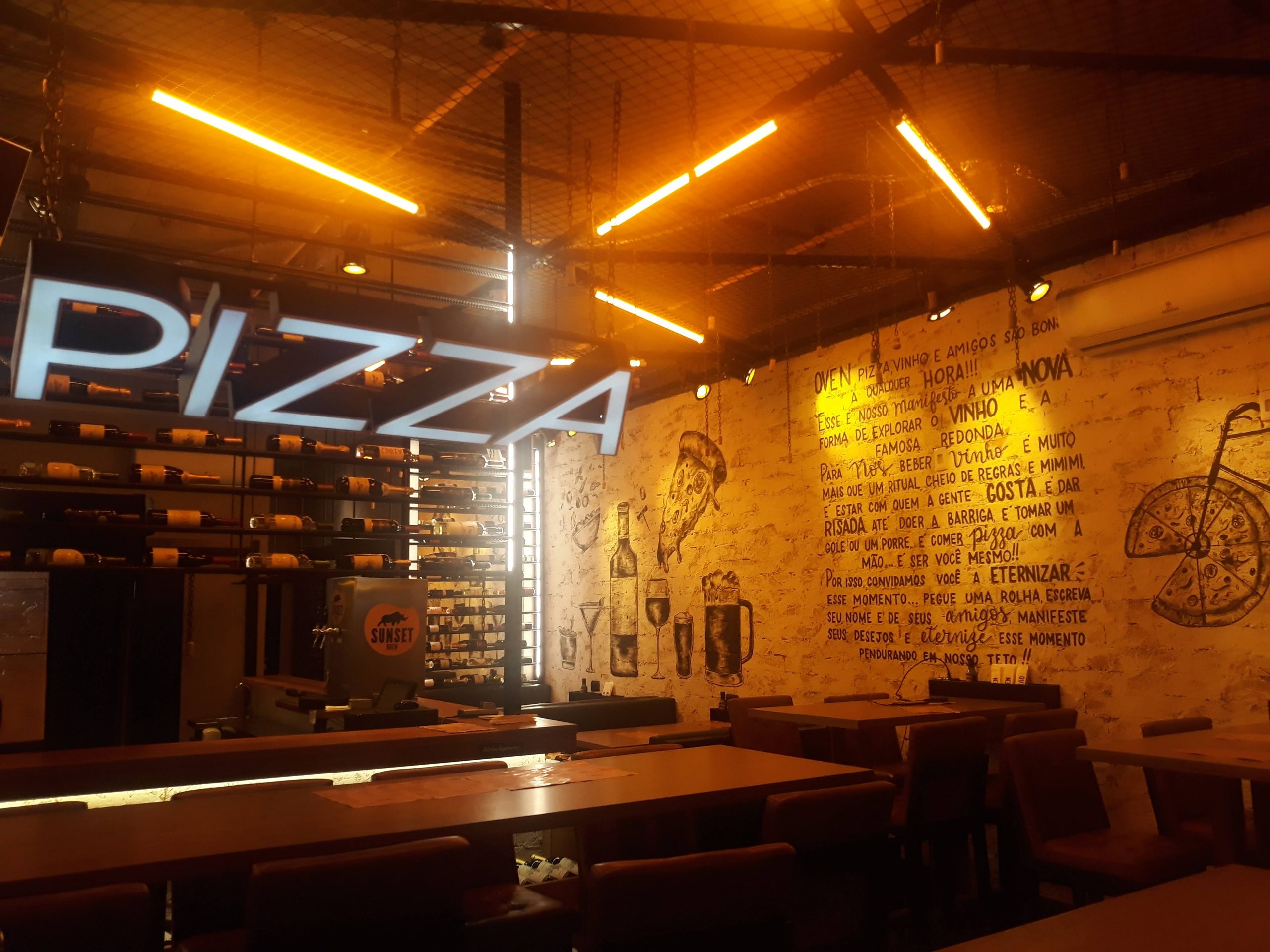 Oven Pizza Bar - Fachada ambientação - Comunicação Visual em Curitiba
